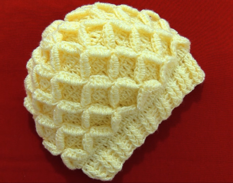 Crochet Hat With 3D Diamonds - Pretty Ideas